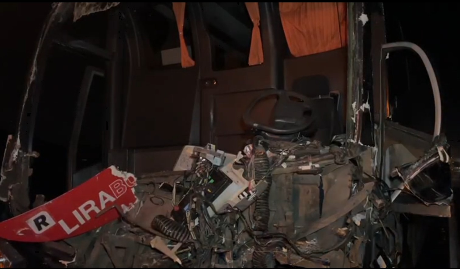 Batida entre ônibus e caminhão deixa feridos em rodovia de Itupeva