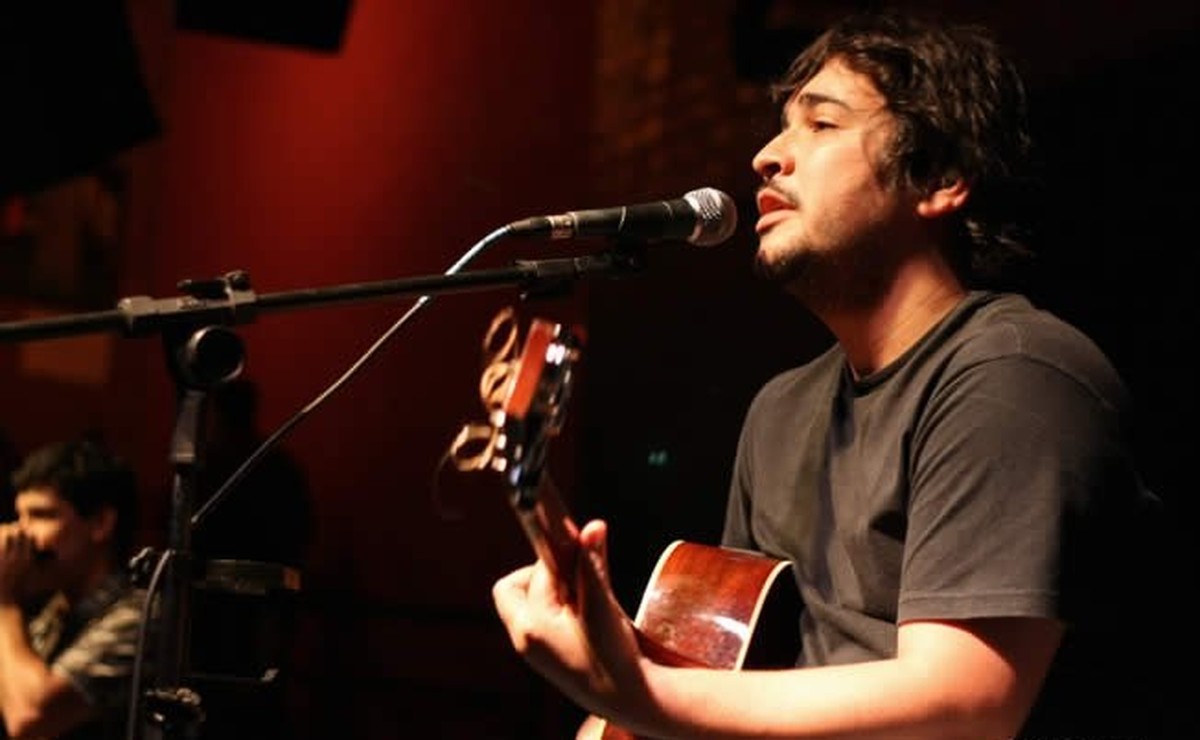 Músico Marco Faria faz show com repertório de Blues e MPB em bar de ...
