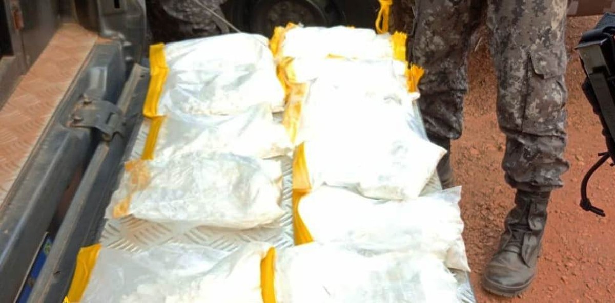 Homem é flagrado com cocaína colada ao corpo em ônibus que ia para ...