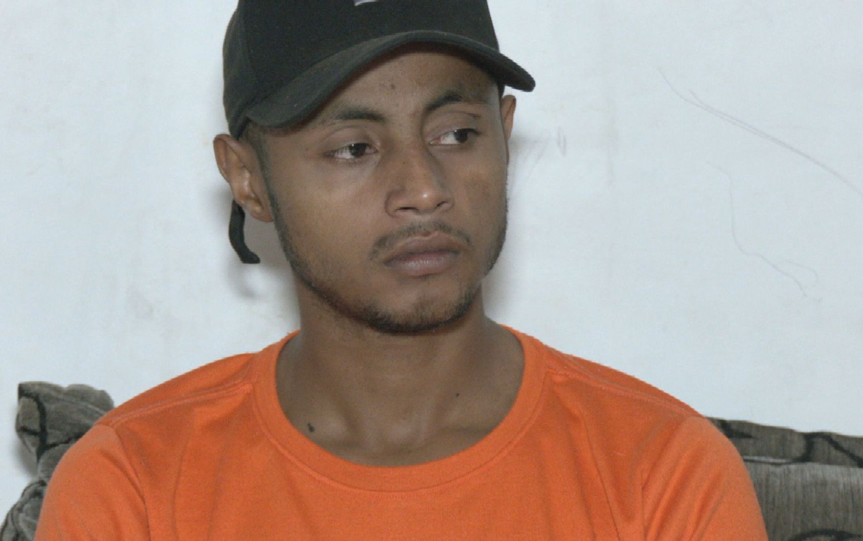 Jovem preso por engano por sobrenomes trocados chorou ao ser solto | G1