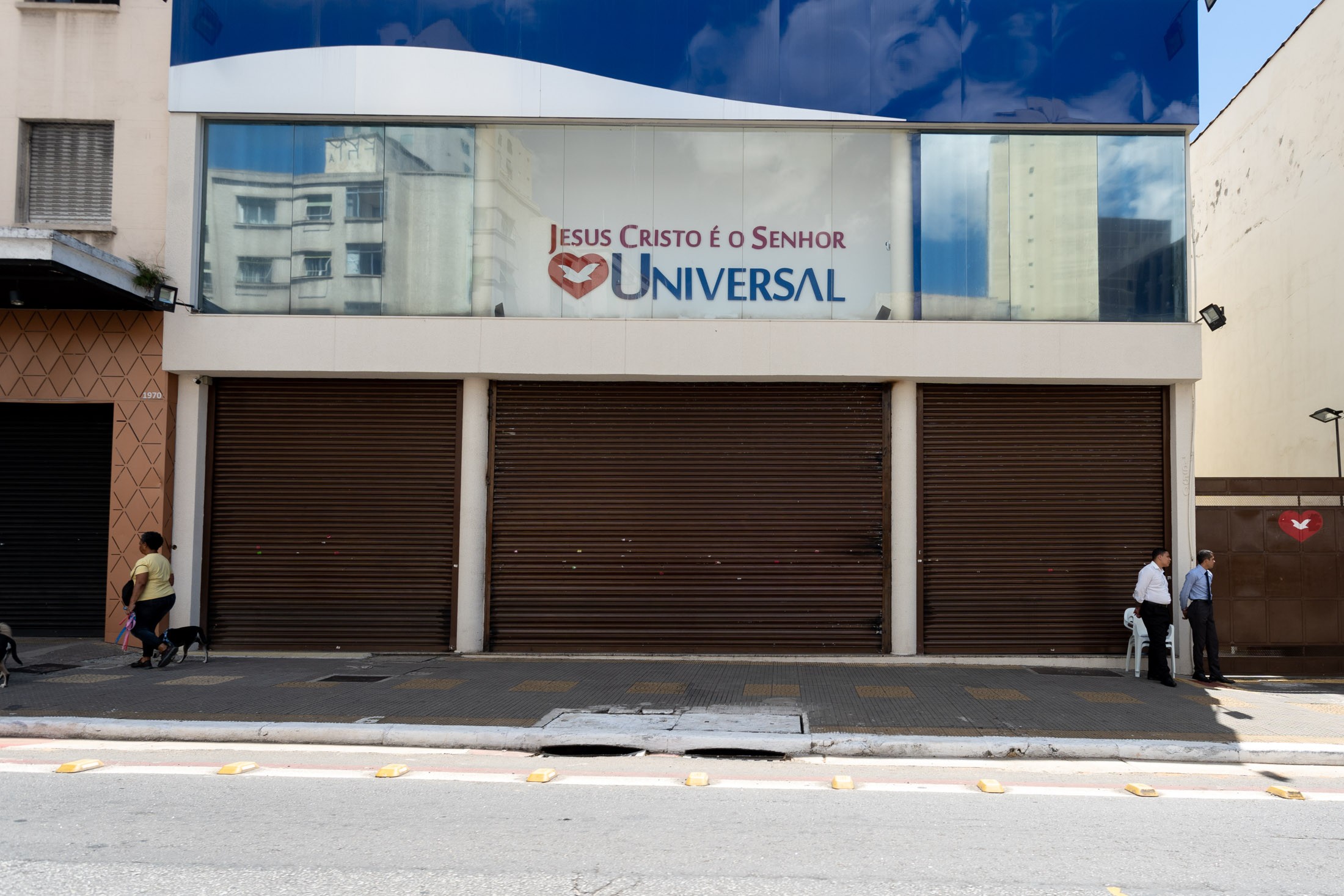Igreja Universal é condenada a pagar R$ 100 mil a pastor obrigado a ...