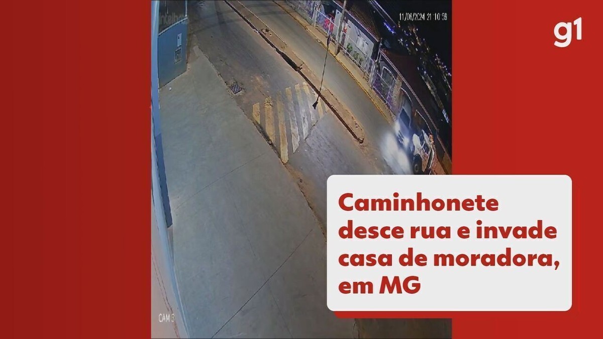 Vídeo mostra momento em que carro desce rua, invade casa e atropela moradora em MG; ASSISTA ...