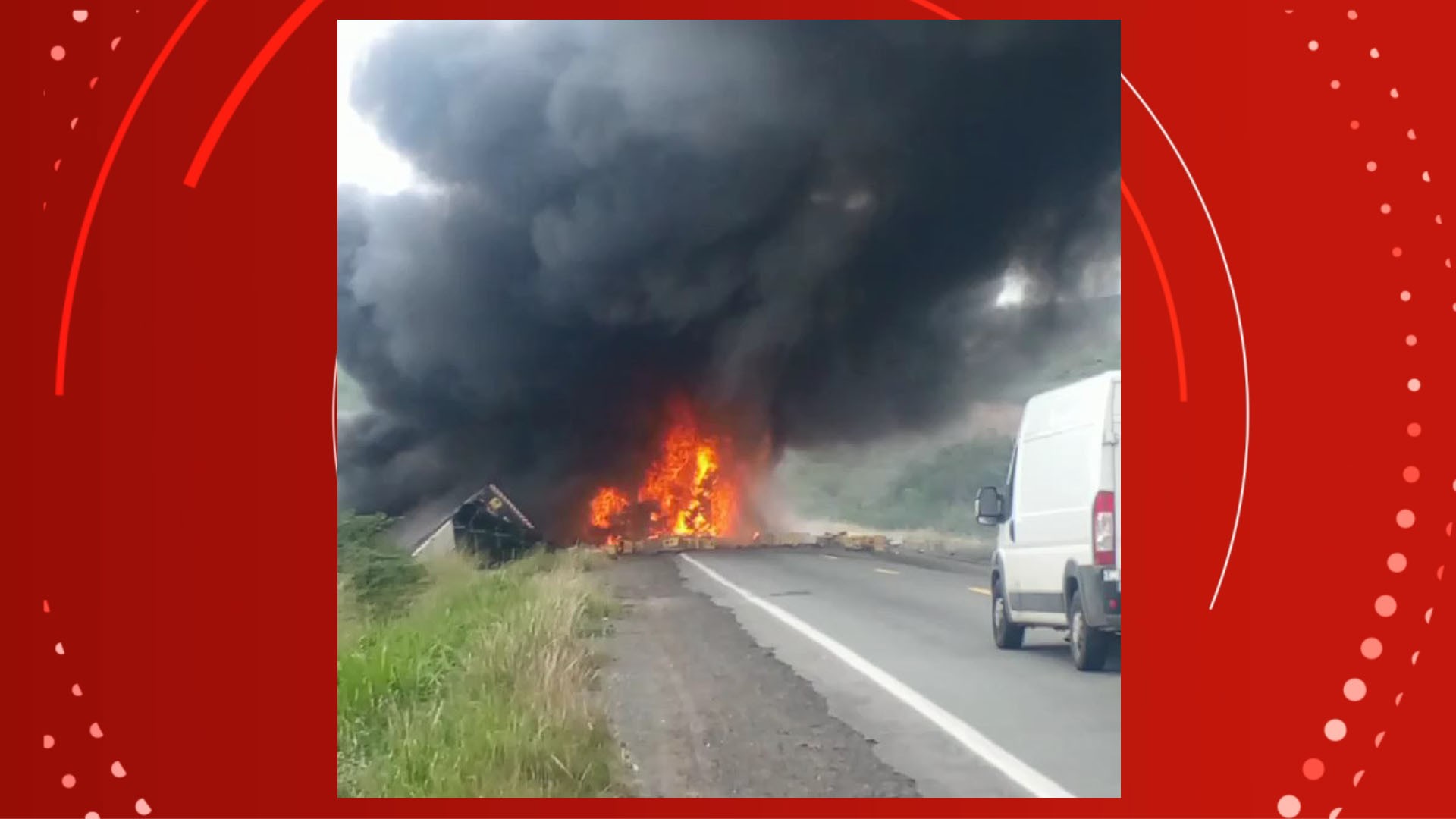 Batida entre carretas causa explosão e mata uma pessoa na BR-116, sudoeste da Bahia | Bahia | G1