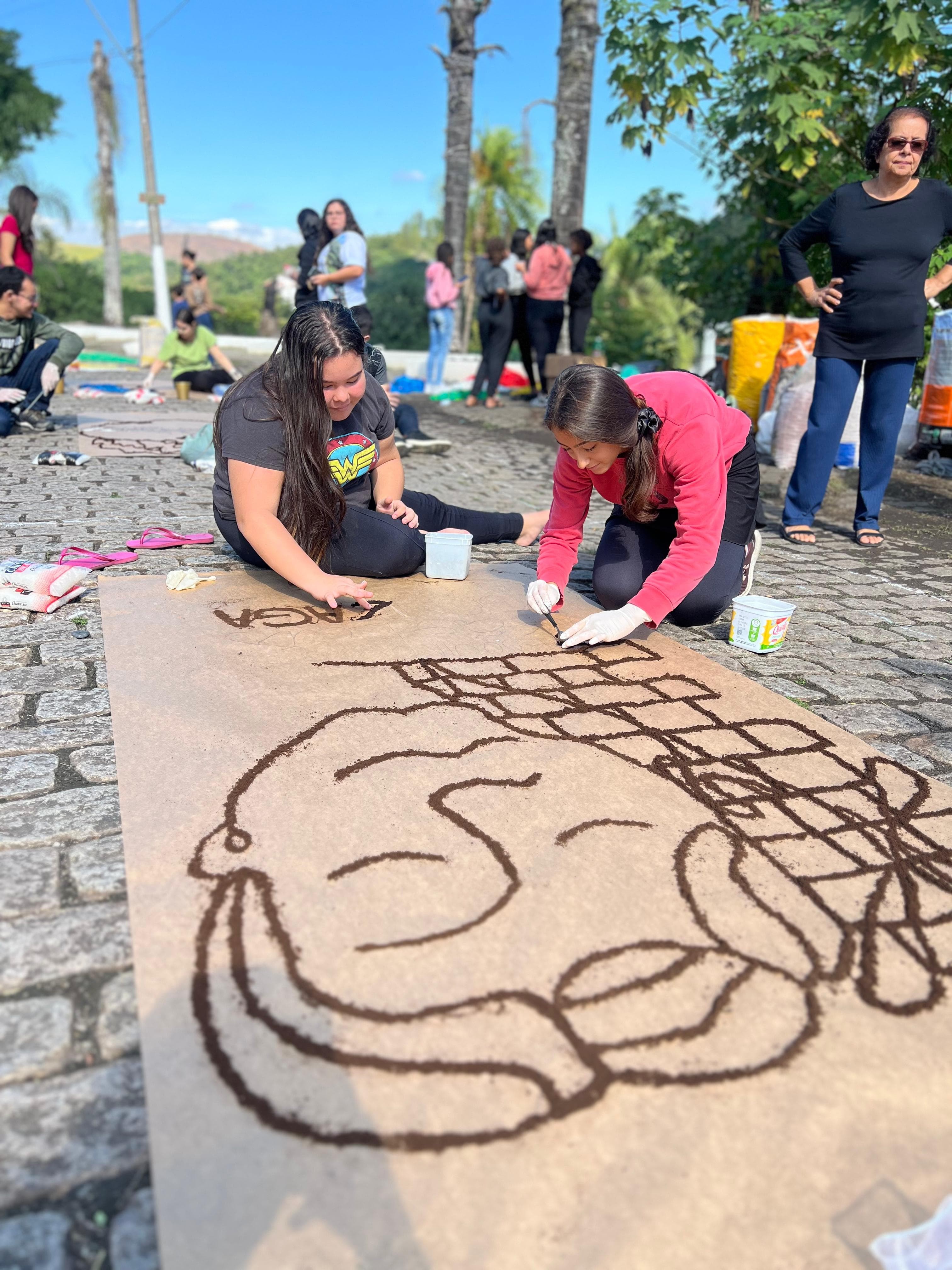 Fiéis montam tradicionais tapetes de Corpus Christi no Sul do Rio e ...