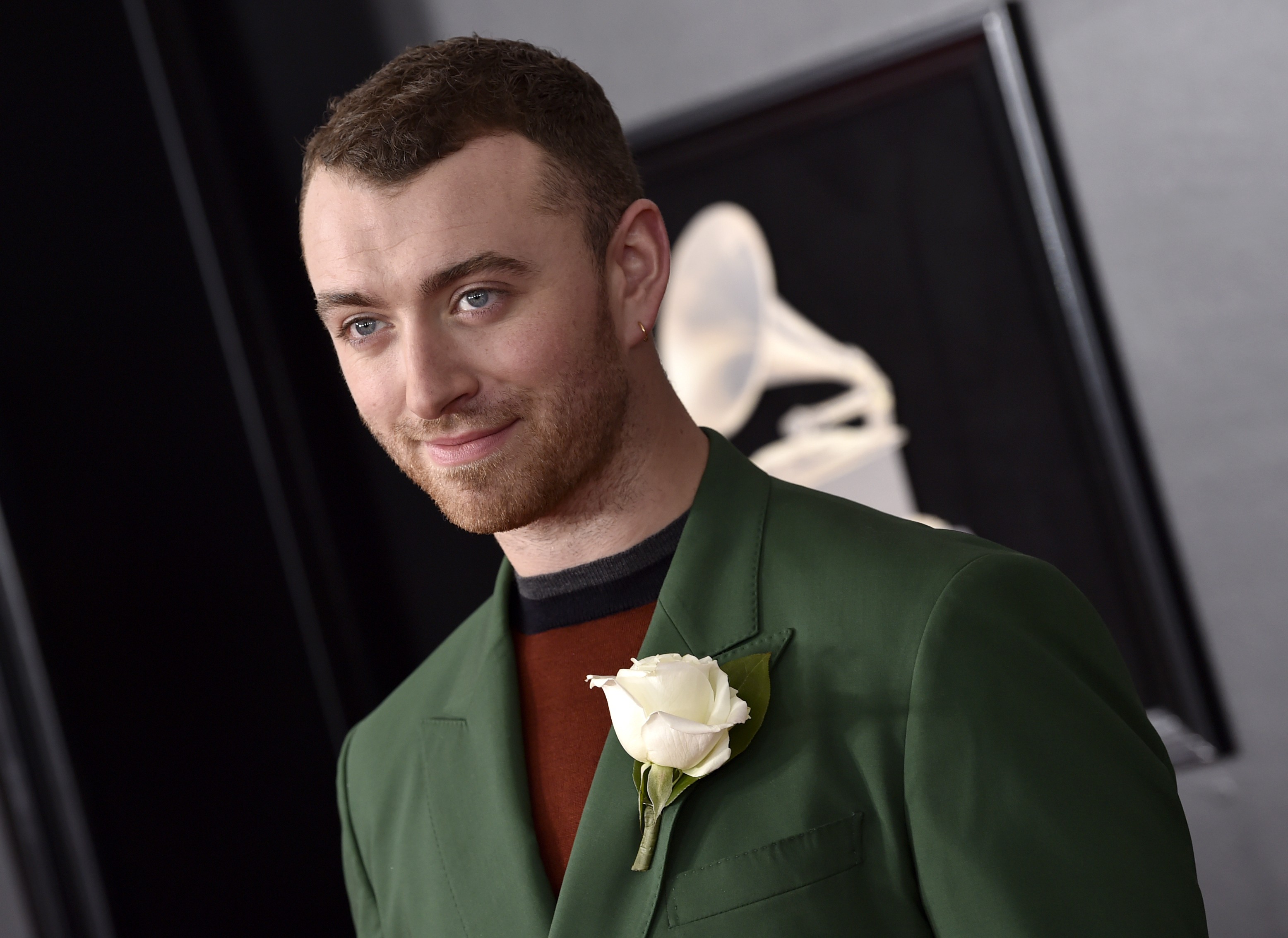 Sam Smith agradece apoio de fãs após se assumir não binário, mas é alvo ...