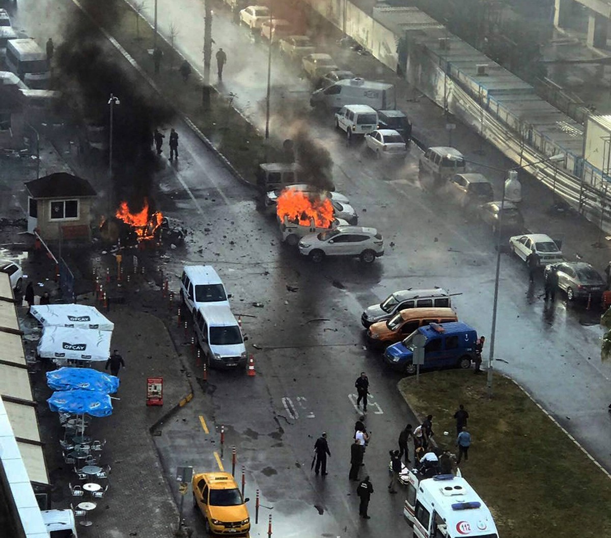 Explosão de carro-bomba deixa mortos e feridos em cidade turca na ...