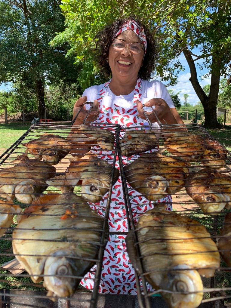 Receita de Família: moradora de MT ensina preparo de Pacu Peva assado | G1