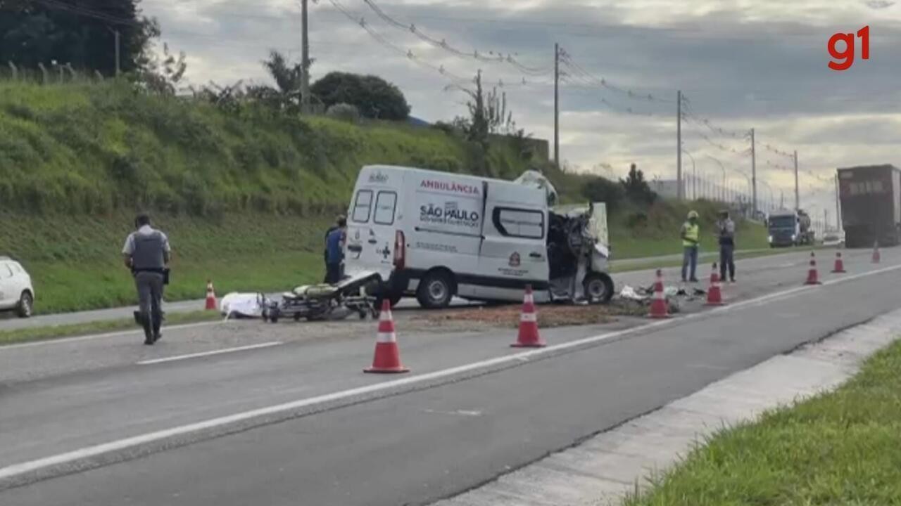 Três pessoas morrem após ambulância bater na traseira de caminhão em rodovia no interior de SP ...