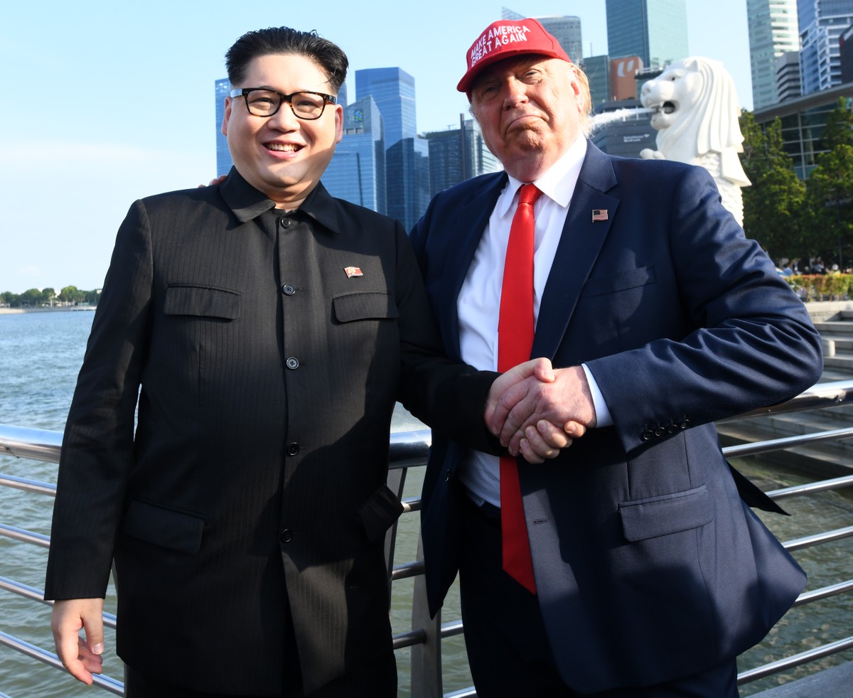 Sósias de Kim Jong-un e Donald Trump se encontram em Singapura | Mundo | G1