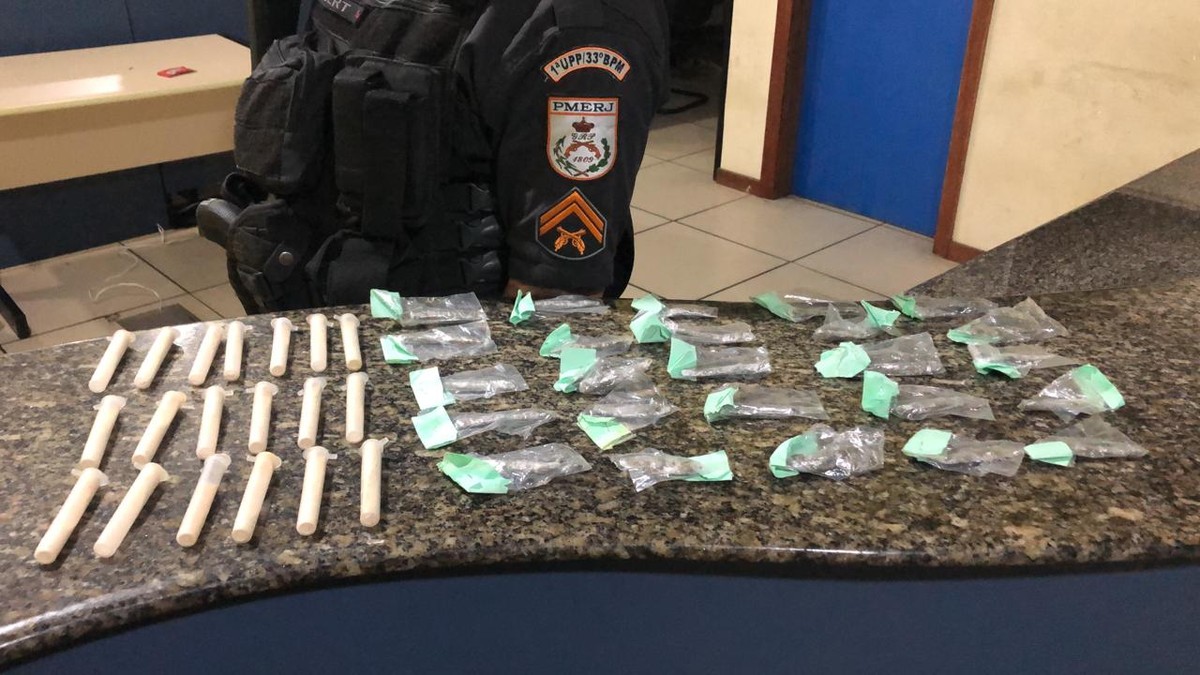 Homem é preso ao ser flagrado jogando drogas do segundo andar de prédio em Angra dos Reis | Sul ...