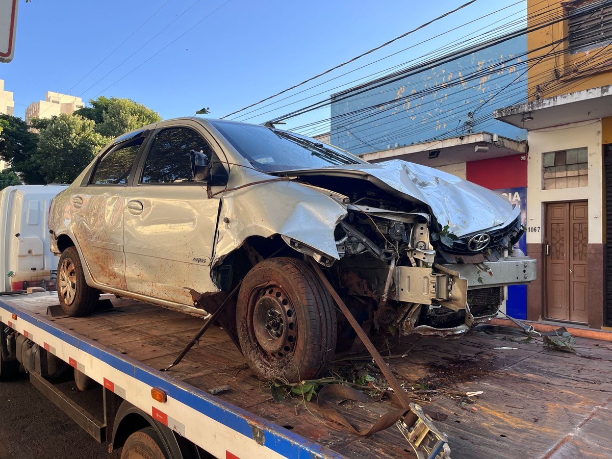 Suspeito De Roubo De Carro Morre Em Troca De Tiros Com Policiais Em