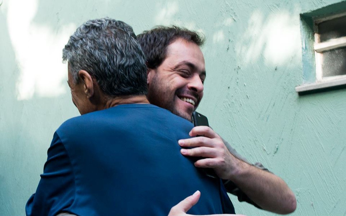 Cantor português António Zambujo apresenta show em Florianópolis ...