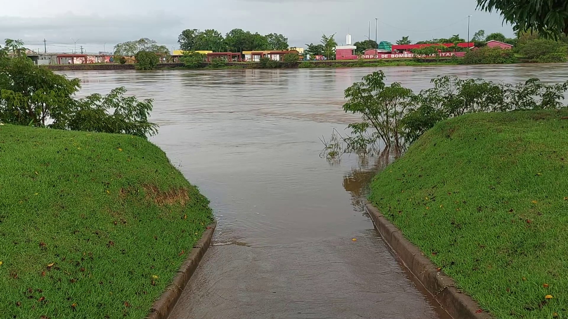 Rio Machado volta a subir e entra novamente na cota de alerta em Ji ...