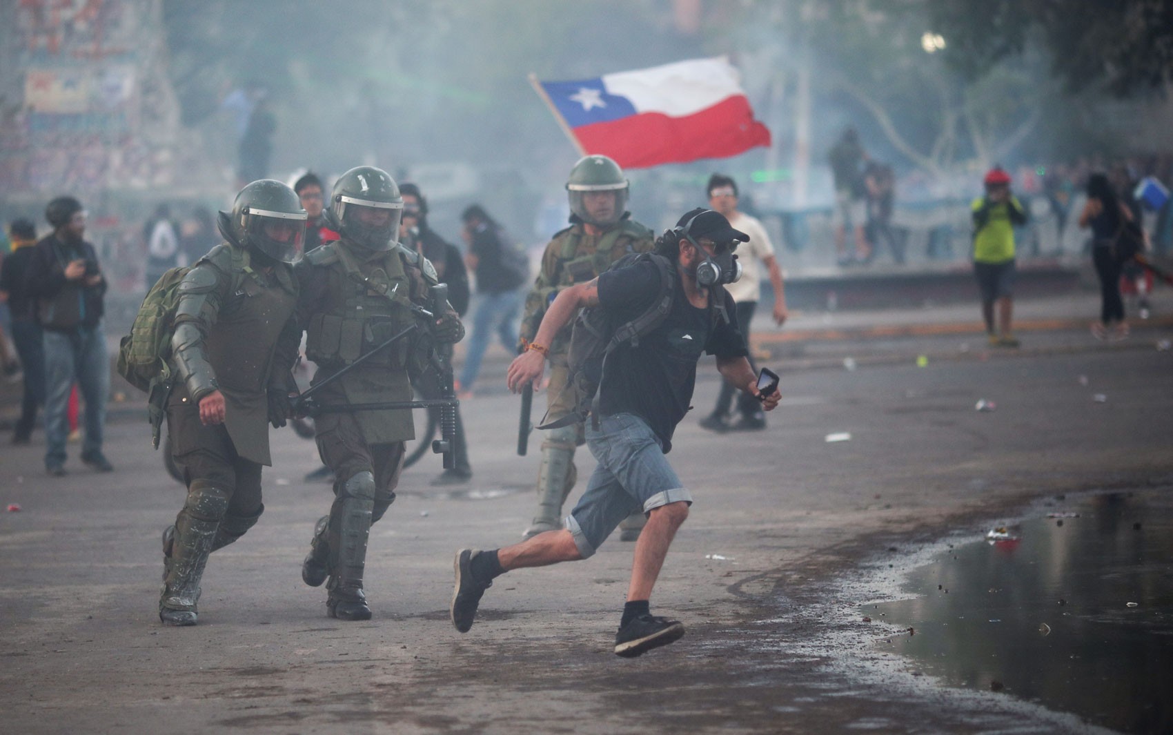 Após reforço policial, Chile registra violentos confrontos durante ...