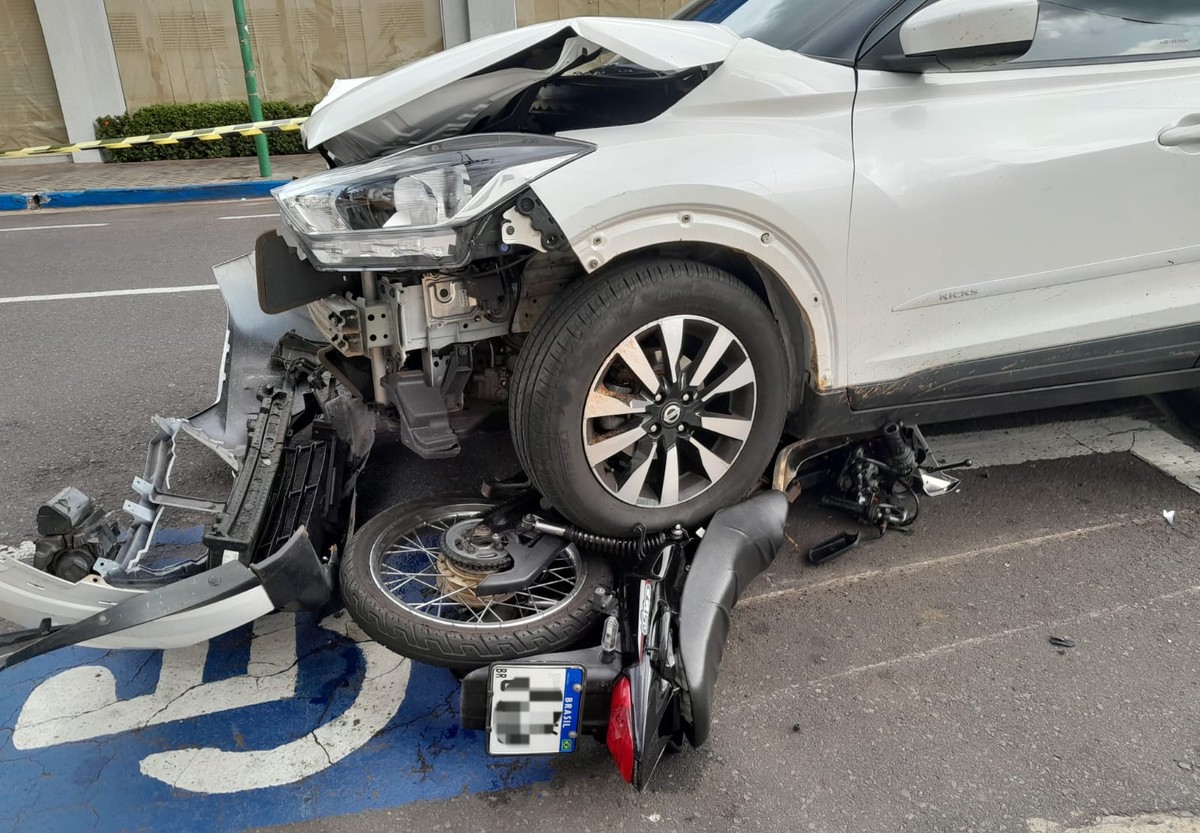 Garupa de moto morre após acidente com carro em cruzamento de Birigui | São José do Rio Preto e ...