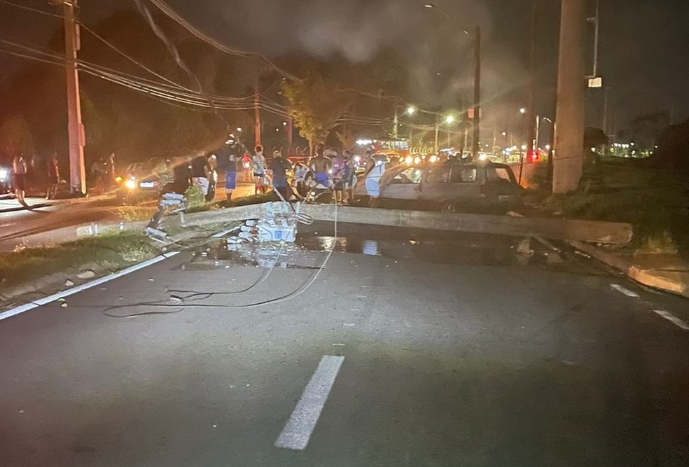 Adolescente pega carro escondido do pai, bate contra poste e deixa 3,2 mil casas sem energia ...