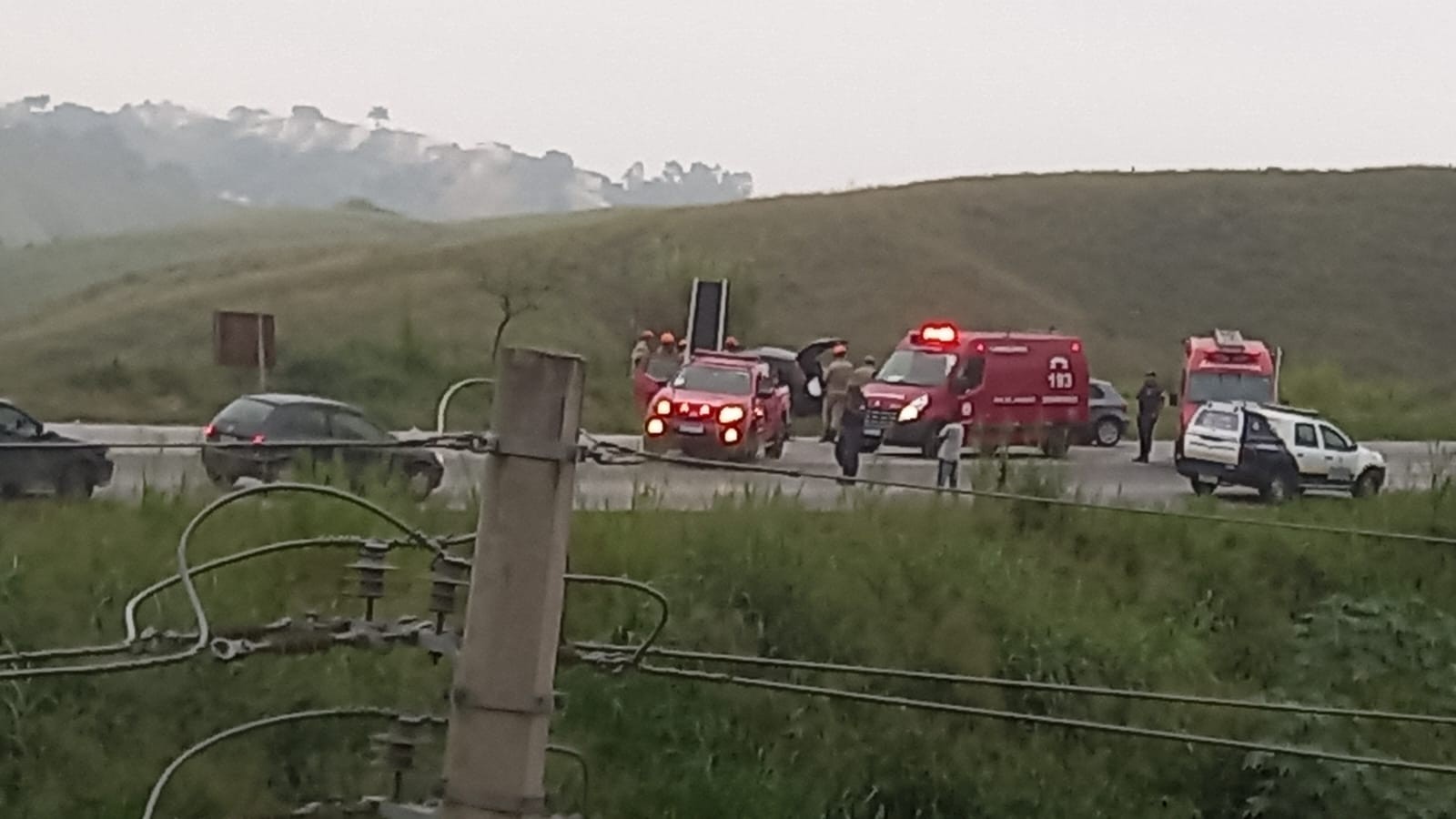 Batida entre dois carros mata mulher e deixa quatro feridos na Rodovia do Contorno, em Volta ...