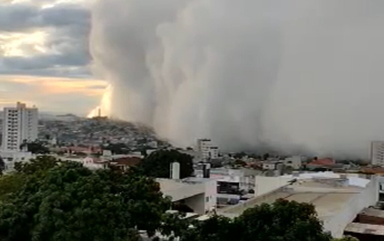 Nuvem gigante em formato de rolo impressiona moradores em Mineiros ...