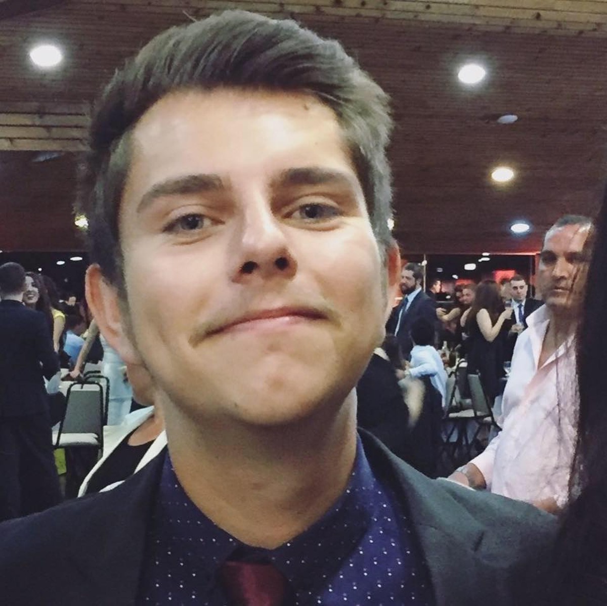 Jovem se enforca dentro de apartamento em Curitiba | Paraná | G1