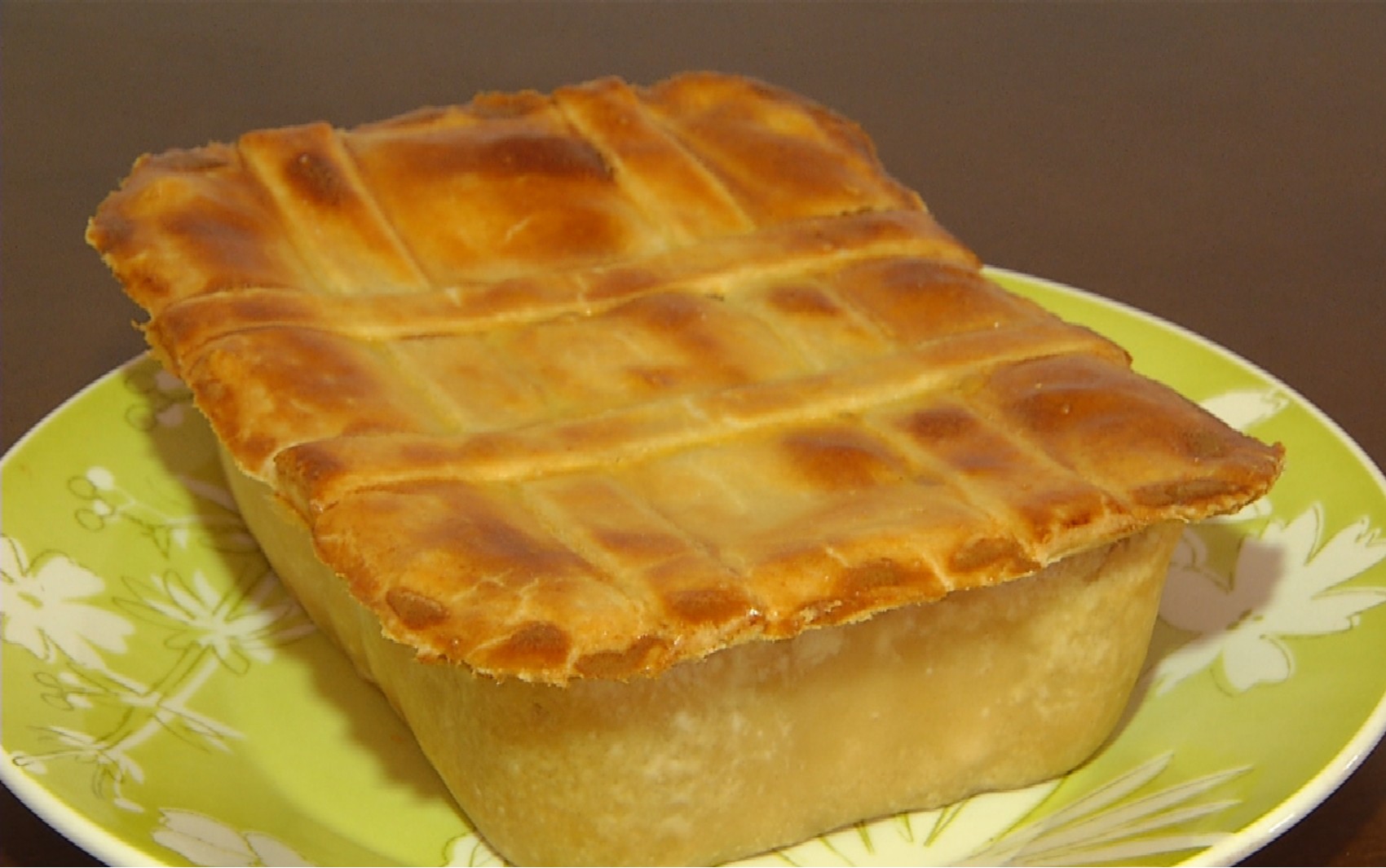 Torta cremosa: saiba como fazer receita com massa leve e recheio de ...