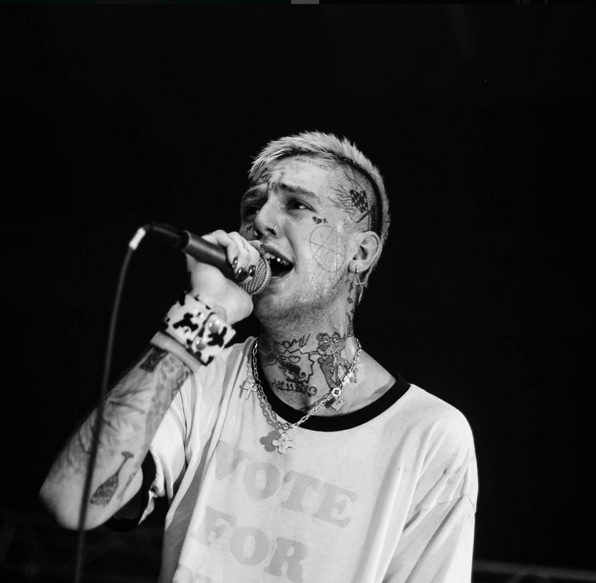 Lil Peep, rapper 'emo', morre aos 21 anos