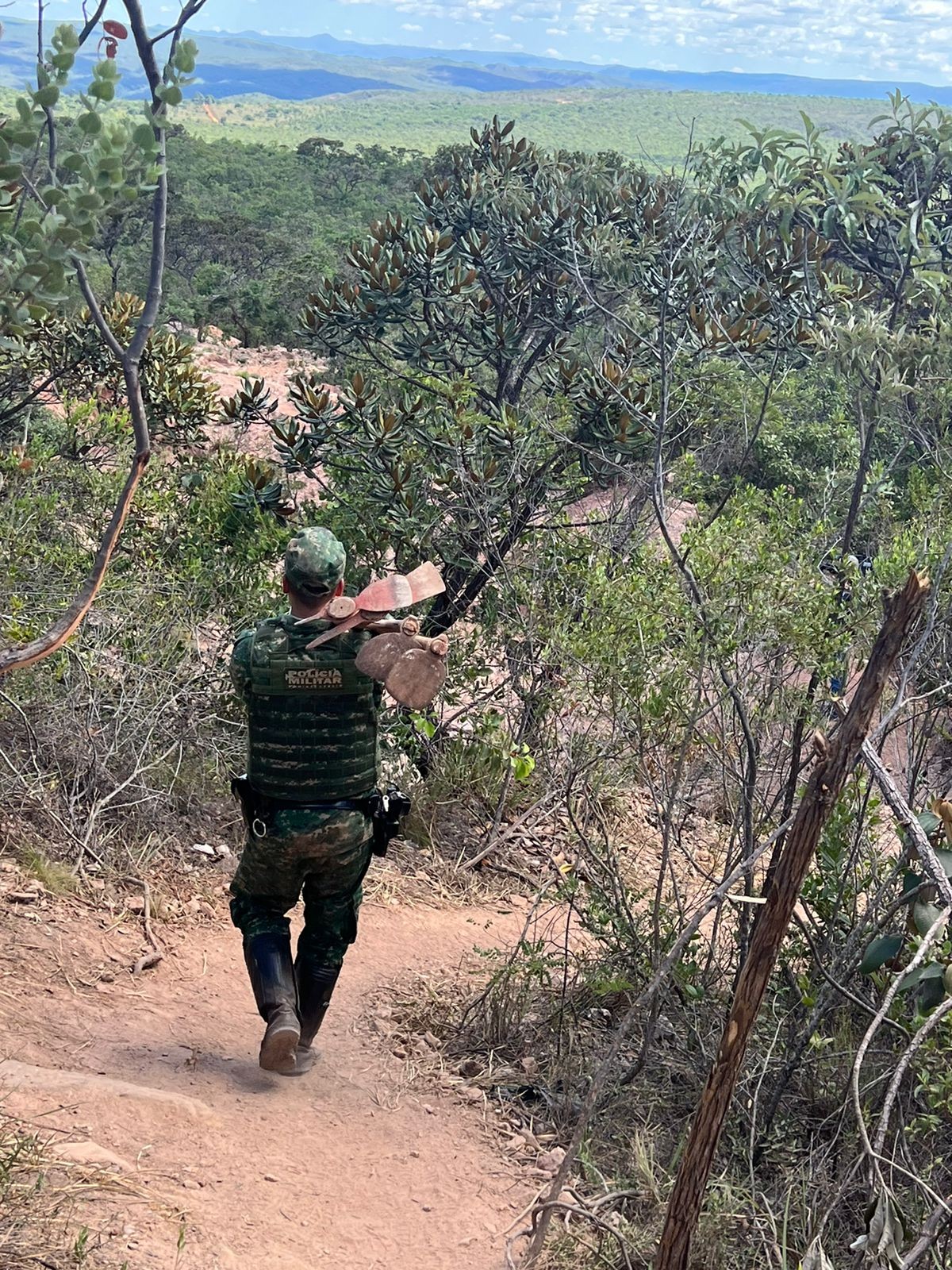 Polícia prende mais de 30 pessoas durante operação contra garimpo ...