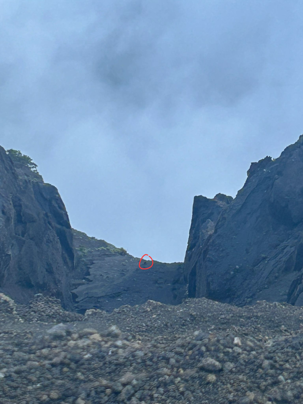 Como é a trilha para o vulcão onde brasileira caiu na Indonésia