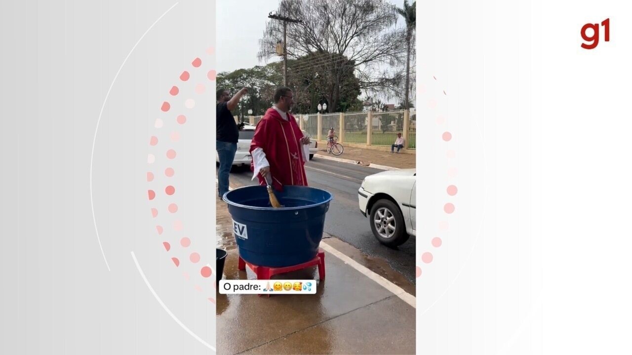 Diácono viraliza nas redes após derramar ‘baldada de bênçãos’ e água em ...