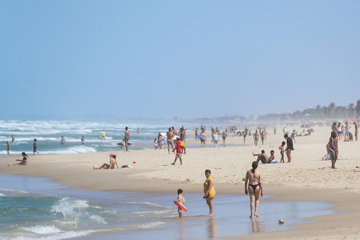 Praia do Futuro está toda própria para banho neste fim de semana ...