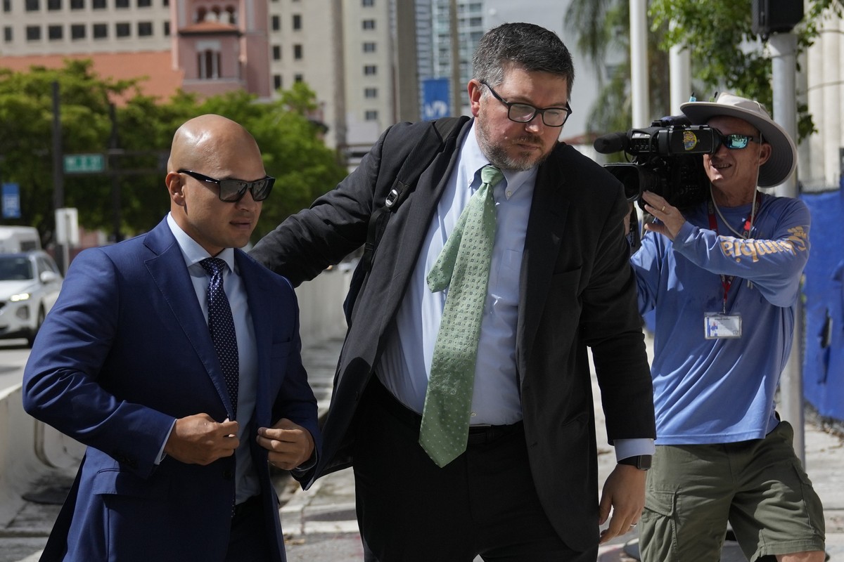 Assessor De Trump Se Declara Inocente Em Caso Dos Documentos