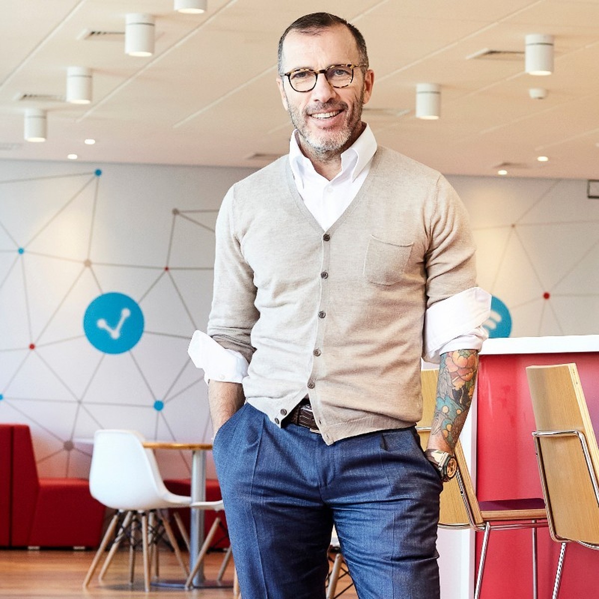 Após renúncia de CEO, Telecom Italia indica presidente da TIM como novo ...