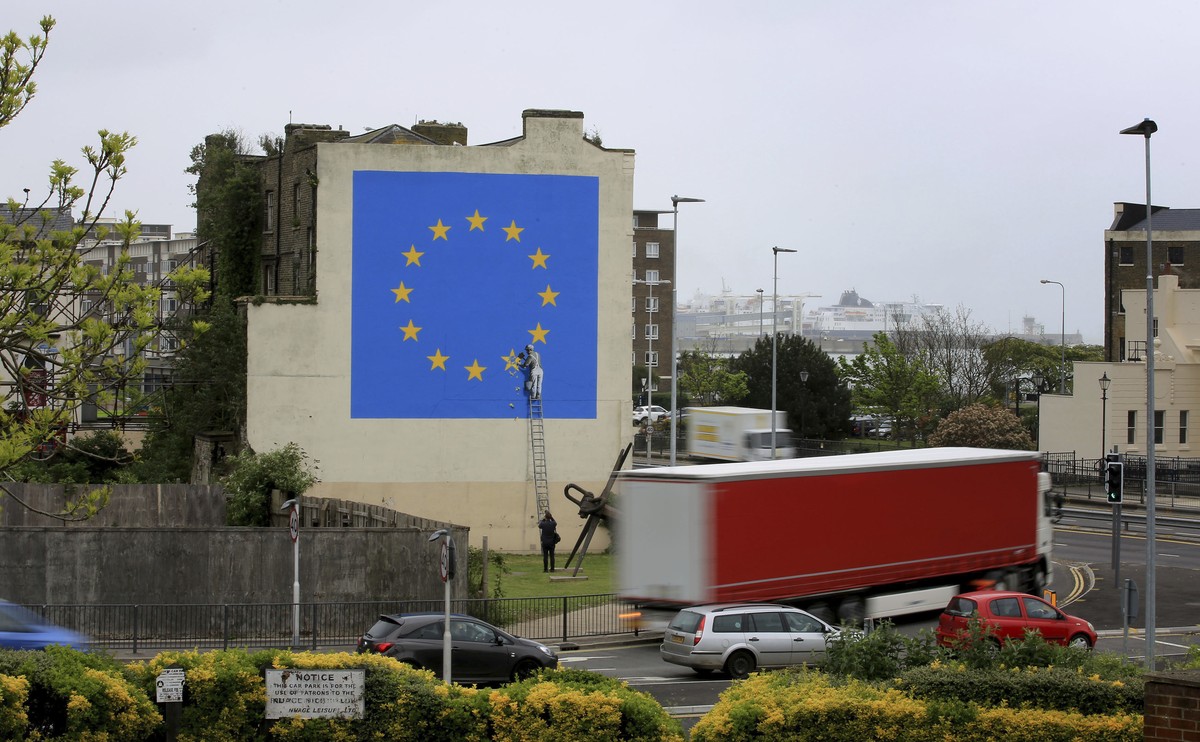 Mural de Banksy sobre Brexit aparece na cidade inglesa de Dover | Pop ...