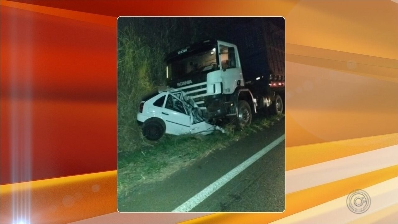 Motorista de carro morre após bater de frente com carreta em Borborema | Bauru e Marília | G1