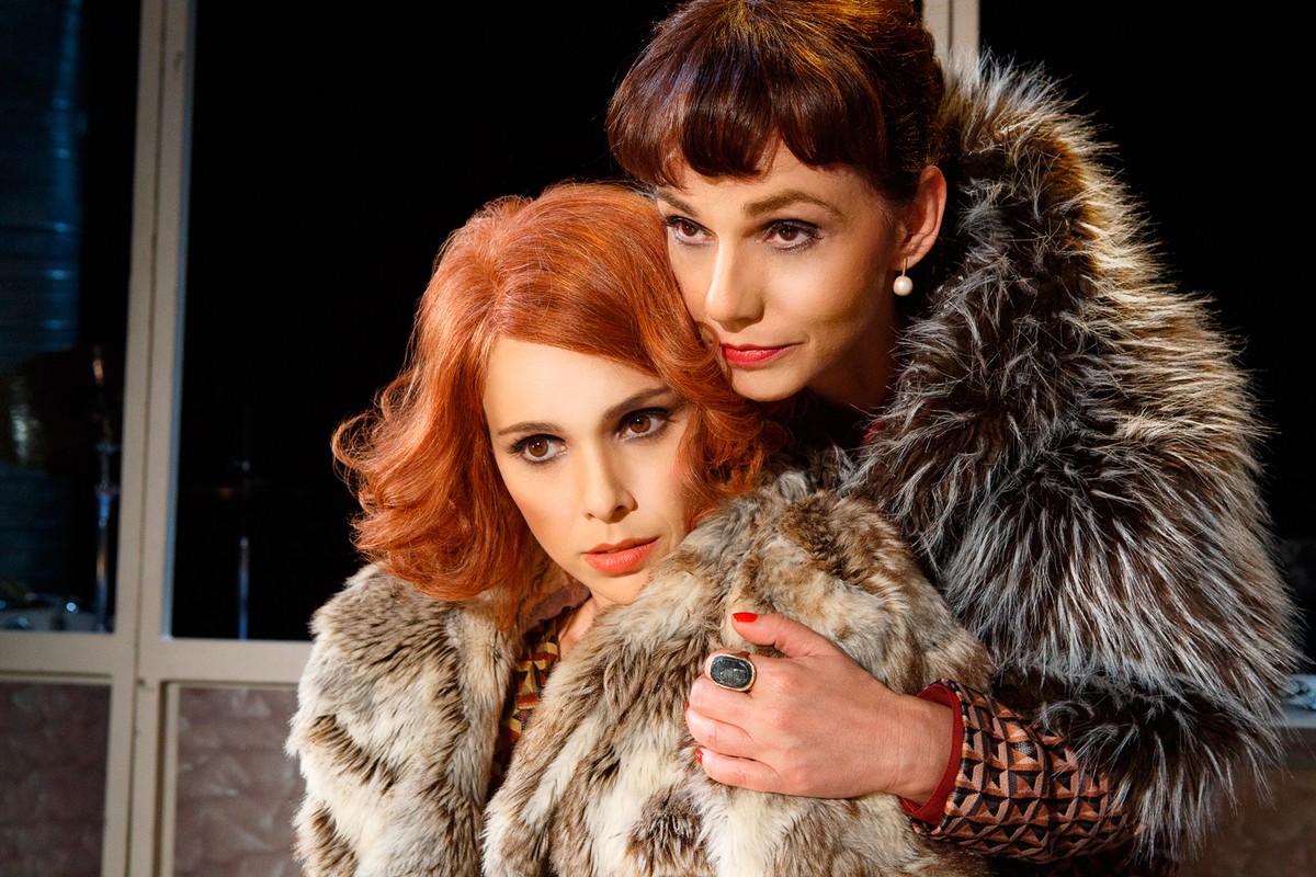 Débora Falabella apresenta peça ‘Contrações’ no Teatro Castro Mendes ...