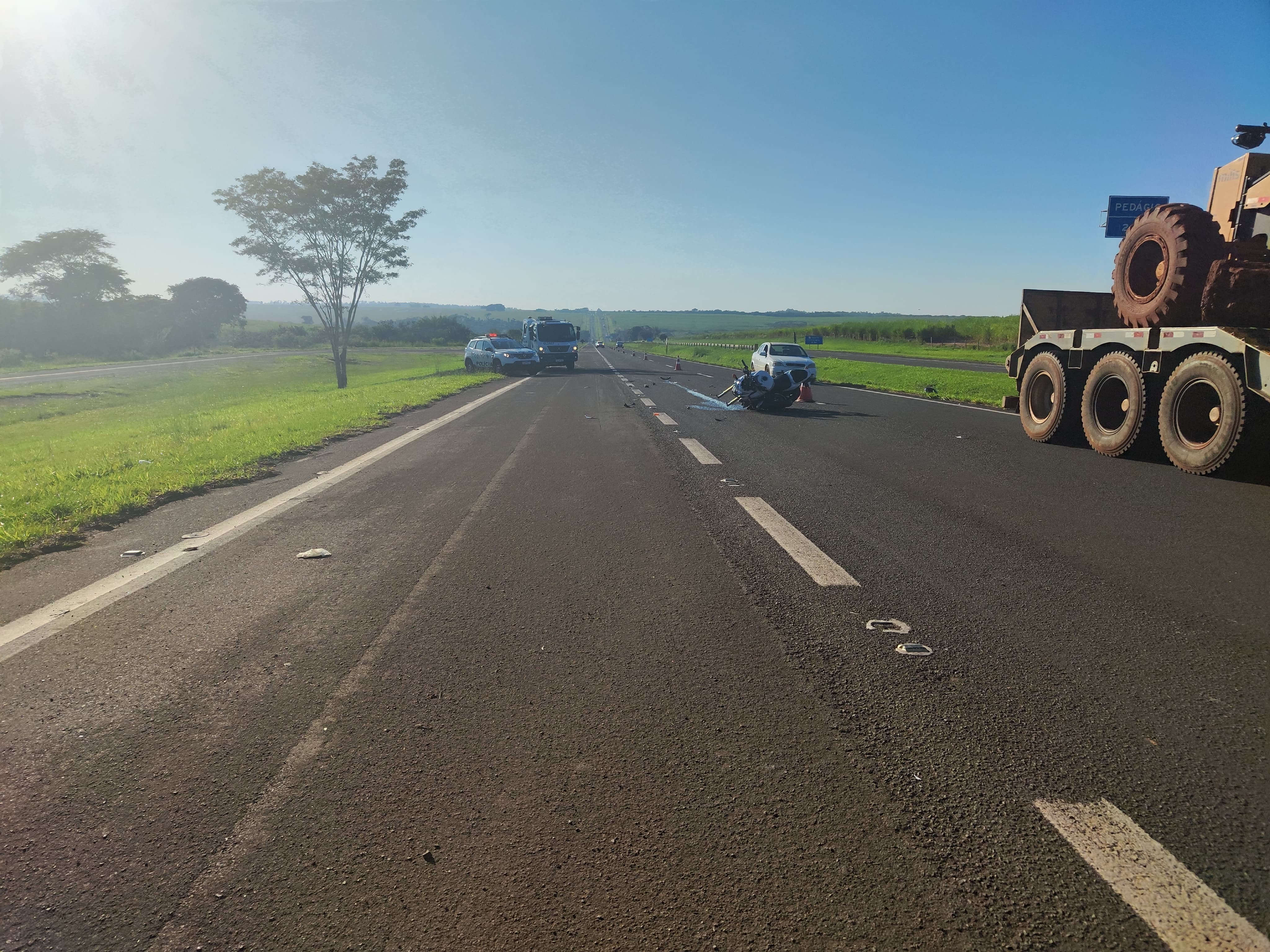 Motociclista morre após bater na traseira de caminhão bitrem em Bento de Abreu | São José do Rio ...