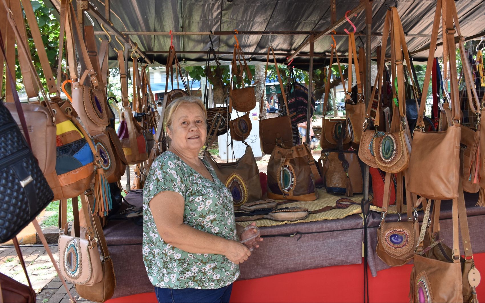 'Feira hippie': conheça tradicional exposição de artesanato com mais de ...