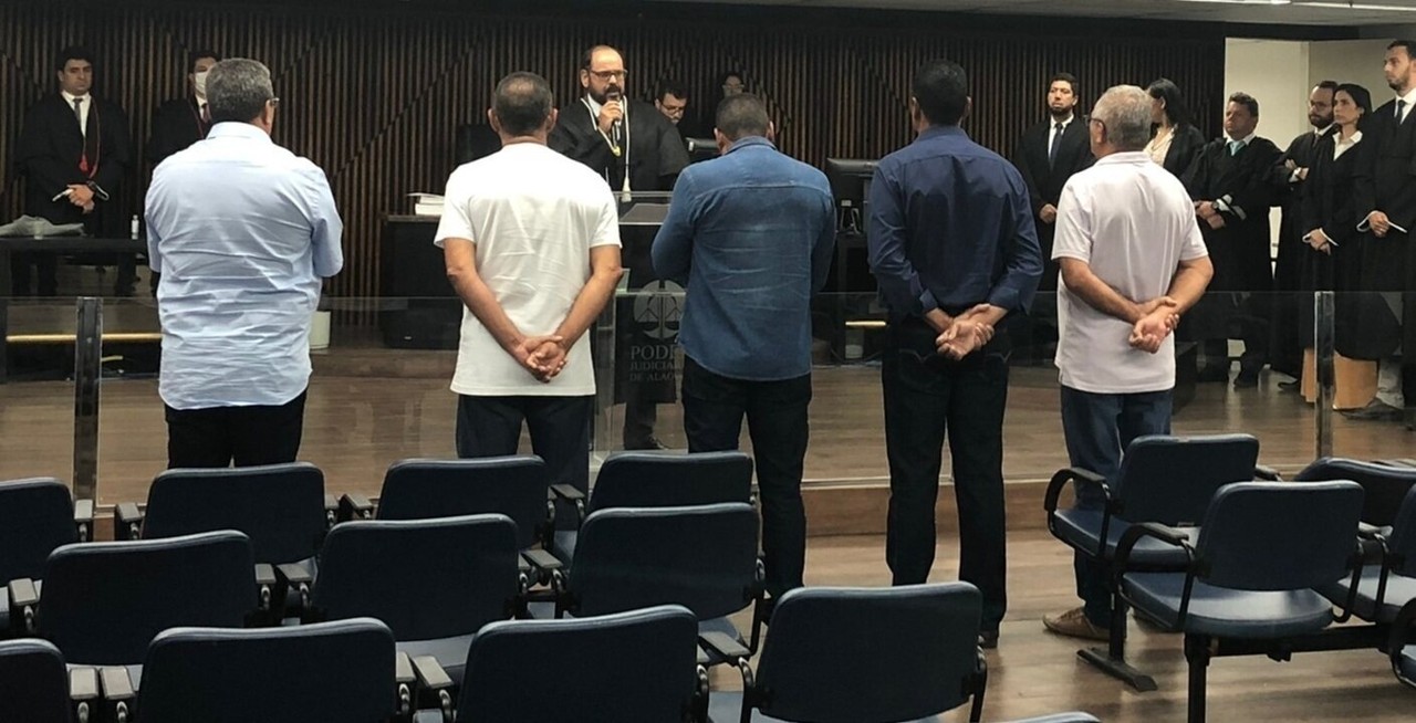 Júri absolve cinco réus pela morte do cabo Gonçalves 26 anos após o ...