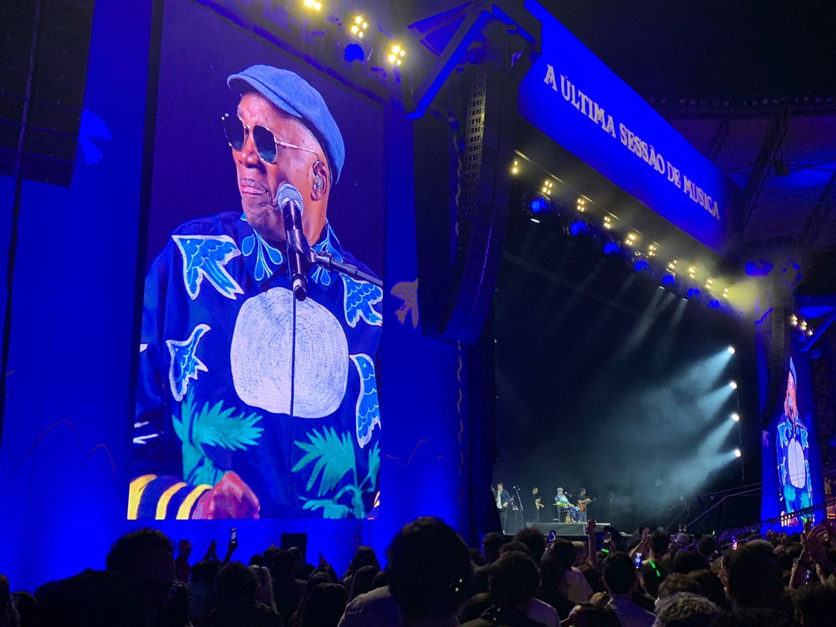 Milton Nascimento emociona e leva cerca de 60 mil pessoas ao Mineirão ...