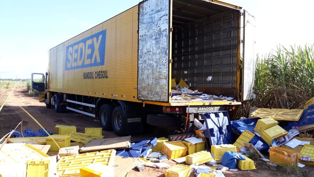 Polícia recupera carreta dos Correios e carga roubada no RN; um homem foi preso | Rio Grande do ...