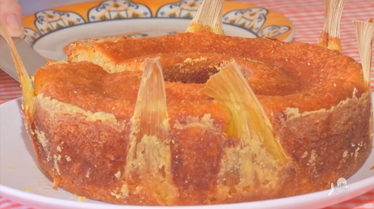 Aprenda como fazer uma bolo de pamonha para a temporada junina