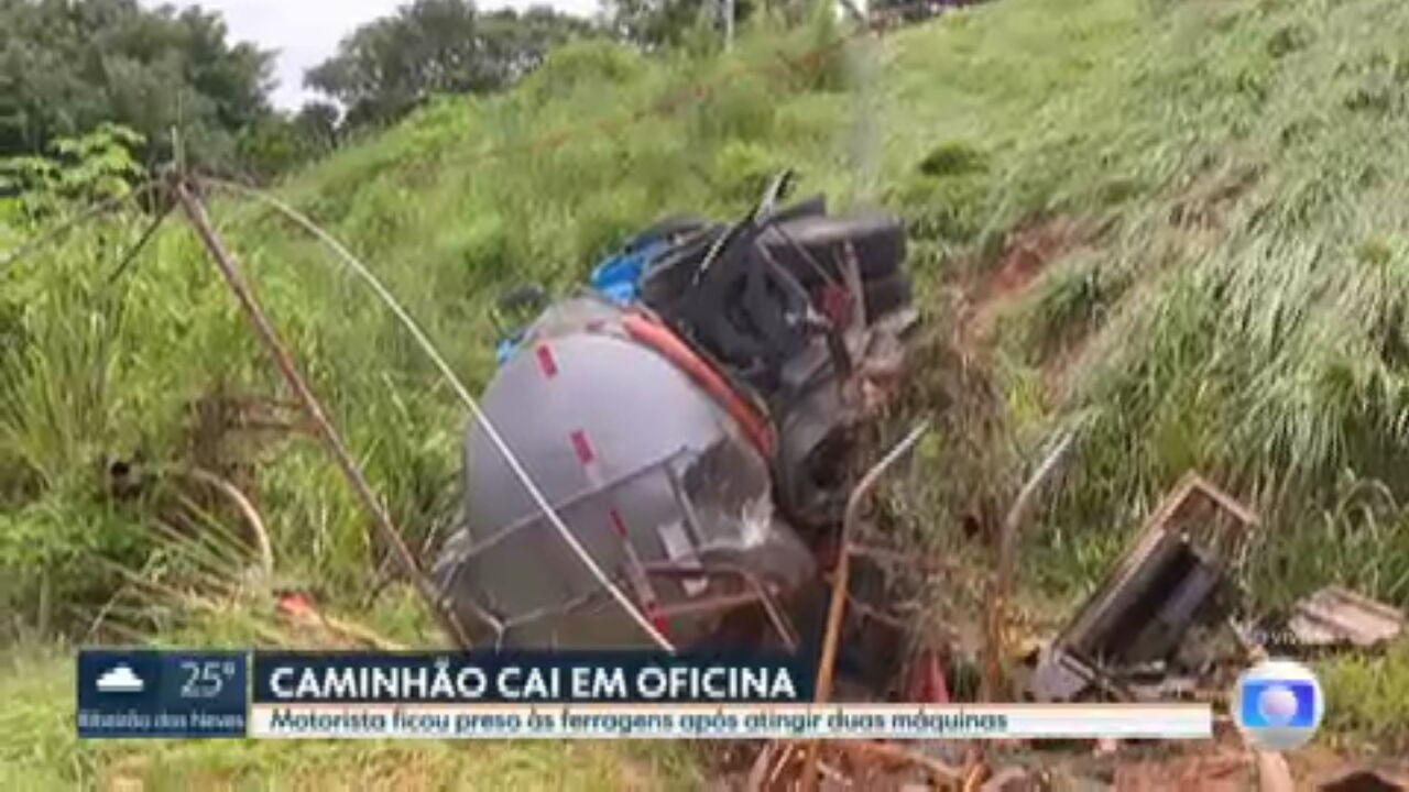 Caminhão-tanque desgovernado desce ladeira de ré e cai sobre oficina; VÍDEO