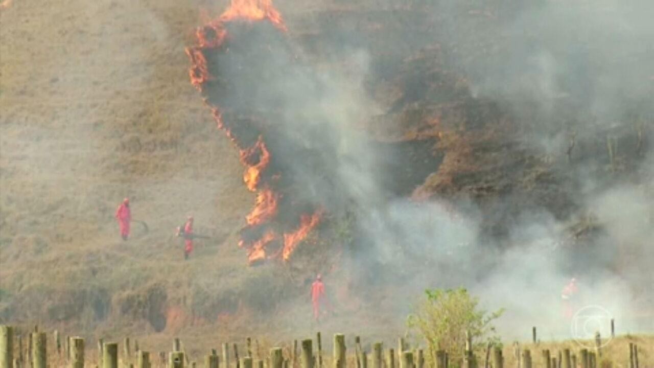 Rio de Janeiro cria gabinete de crise para enfrentar incêndios