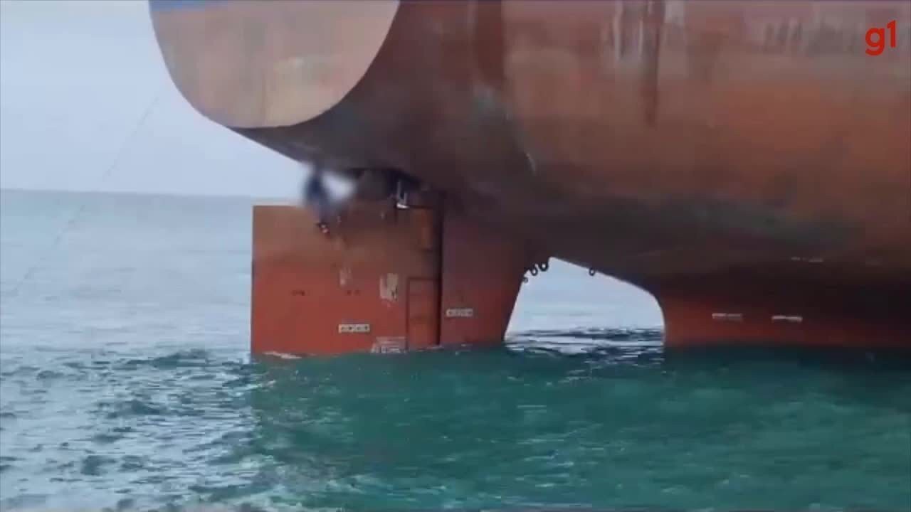 Imigrantes escondidos em leme de navio ficaram 10 dias sem comer antes ...