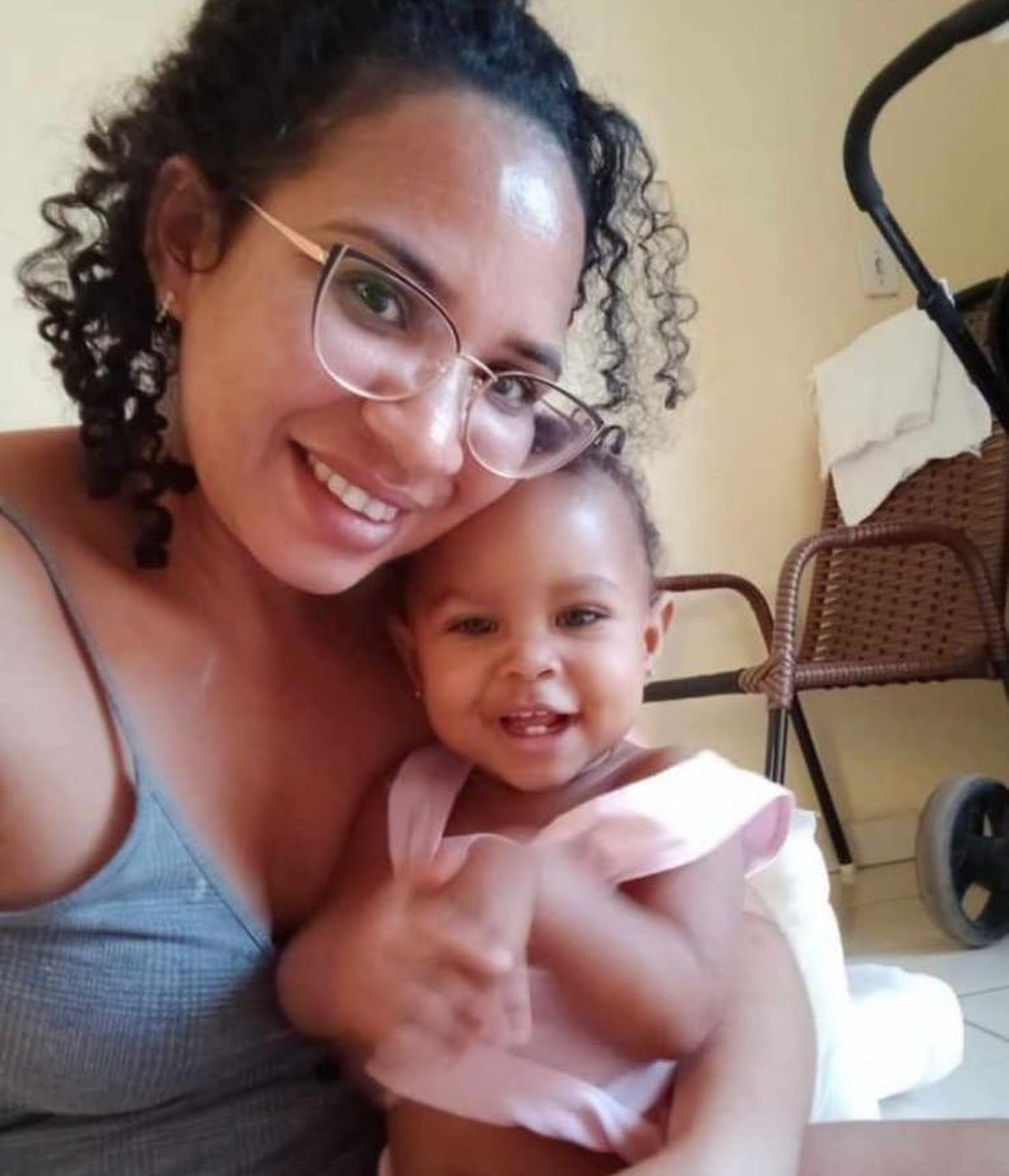Corpos De Mãe E Bebê Mortas Em Acidente De Trânsito São Enterrados Em