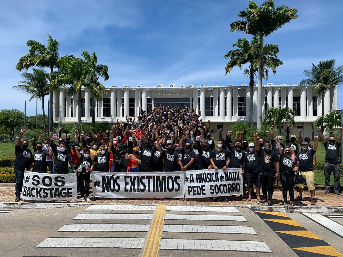 Protesto cobra ajuda a trabalhadores da área cultural do RN durante ...