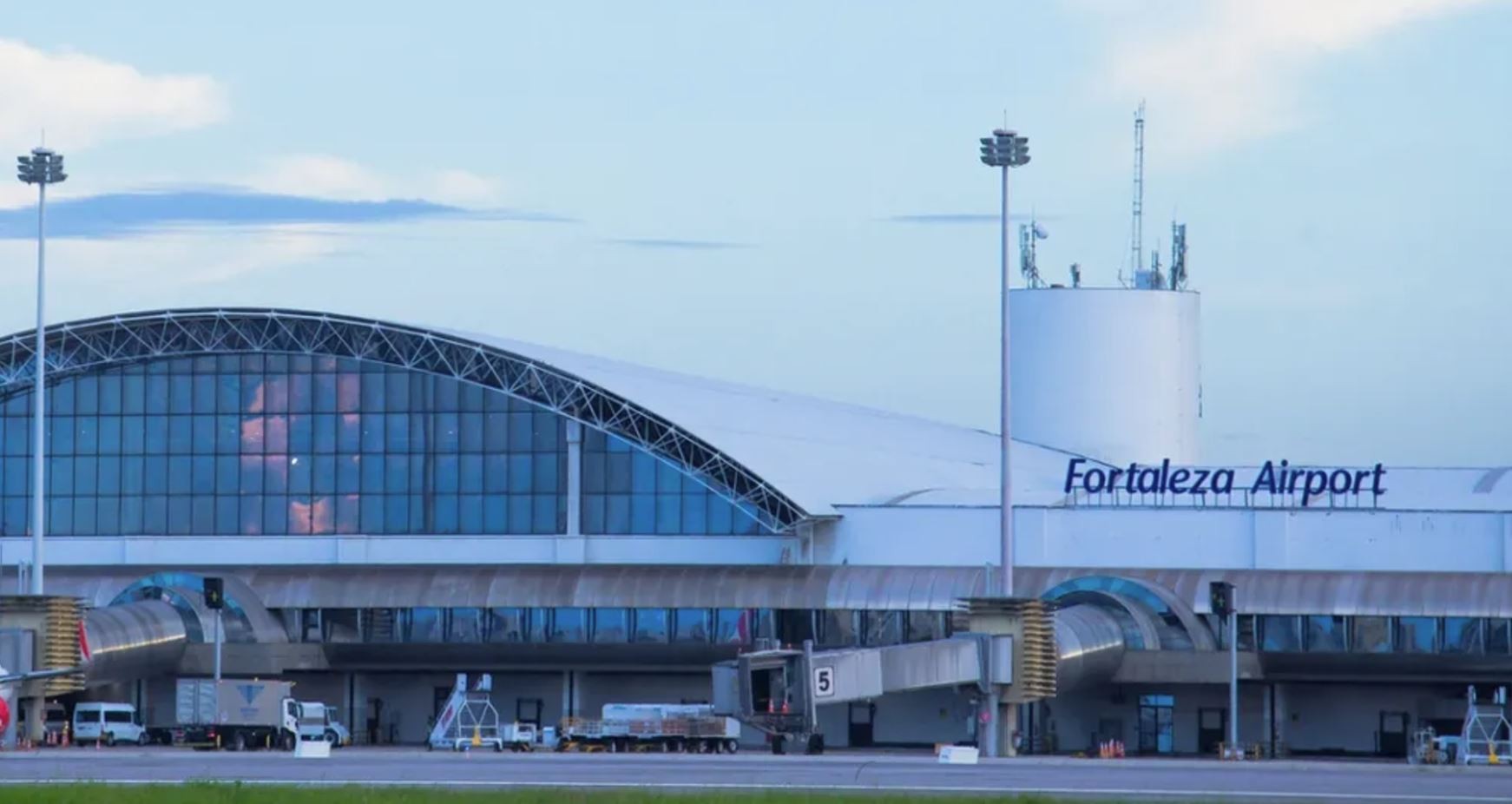 Avião com destino a Itália faz pouso de emergência em Fortaleza após ...