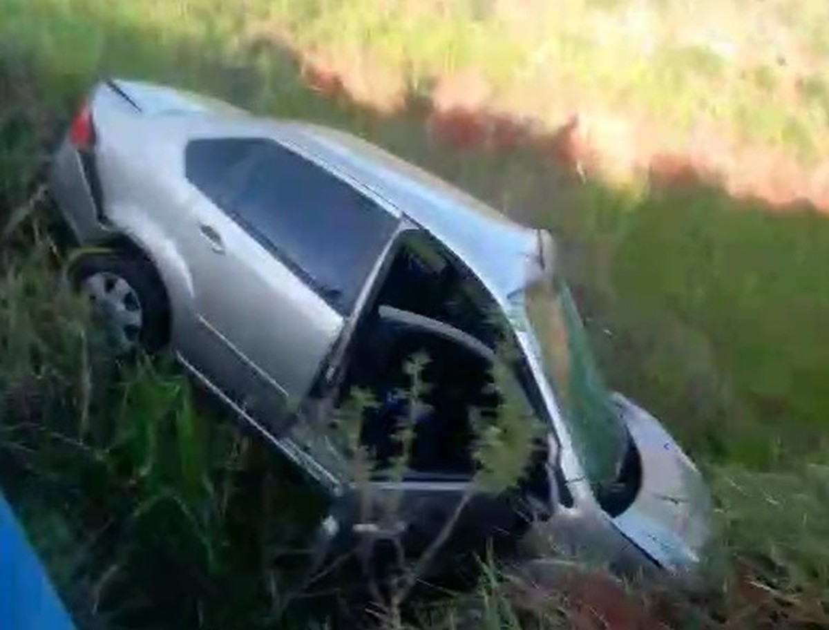 Veículos envolvem-se em colisão na estrada vicinal que faz ligação ...