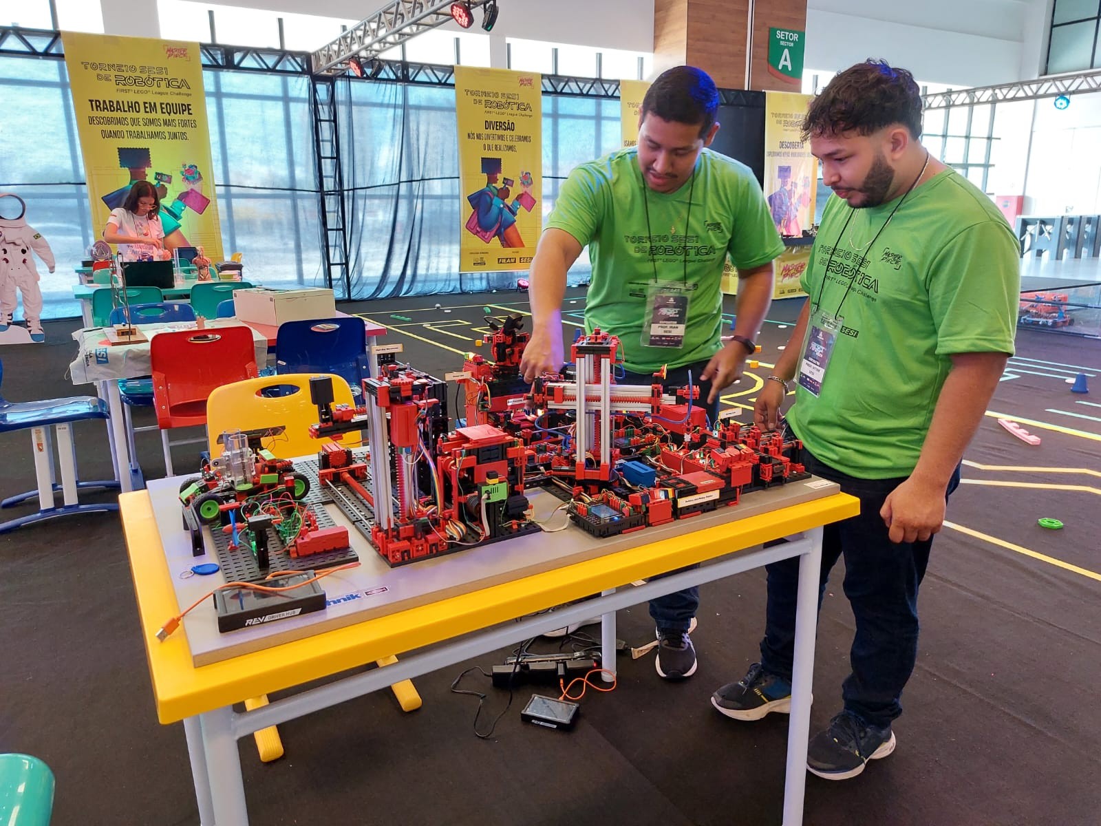Apaixonados por tecnologia participam de torneio de robótica da 'Games ...
