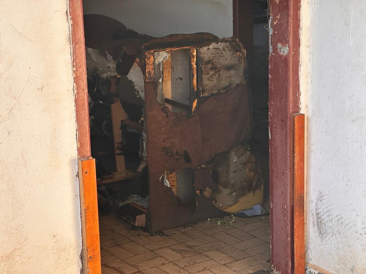 Homem é Preso Suspeito De Esfaquear Esposa E Atear Fogo Em Casa Em
