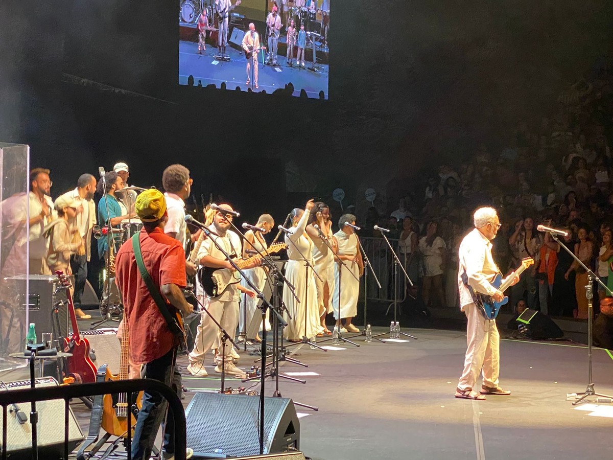 Na Concha Acústica lotada, Gil e família cantam a Bahia de Gal, João ...